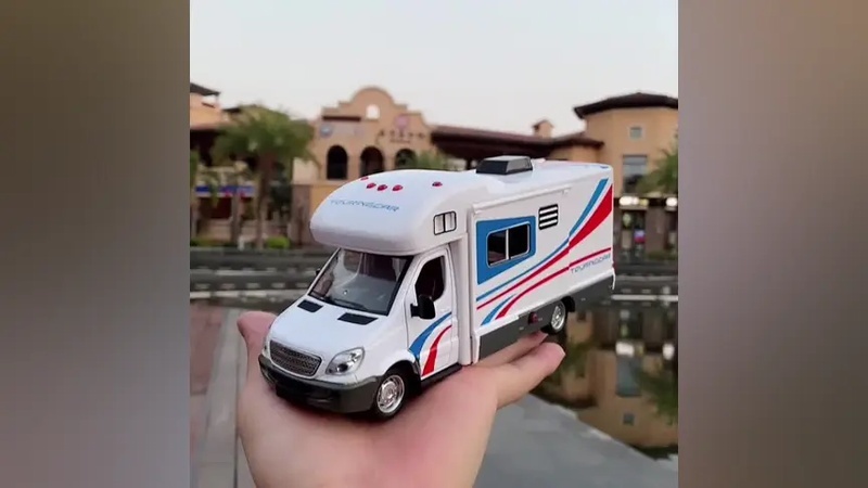 豪华旅游房车露营车儿童声光仿真合金回力开门汽车模型玩具车