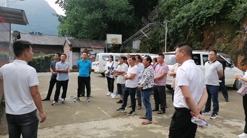 夹寒箐镇夹寒箐村河尾村小组党建引领网格化卫生管理制度推广使用