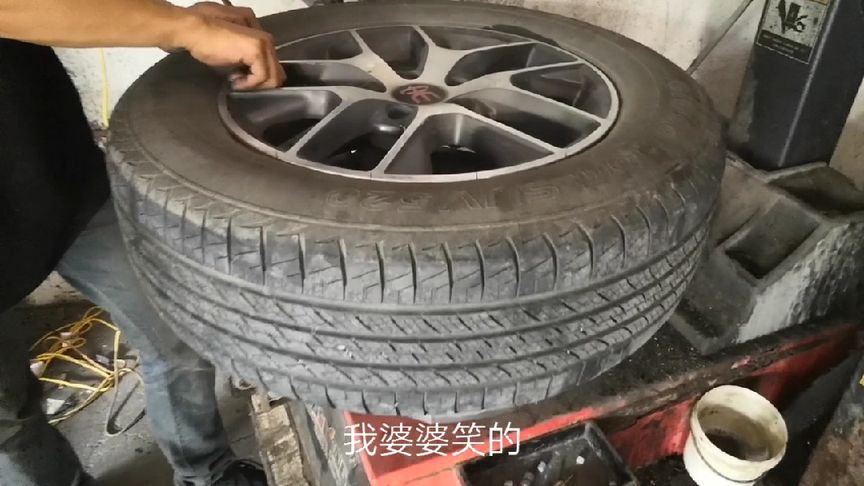 比亚迪车子向来配置高 胎压监测敏感探测到漏慢气 原来这样了