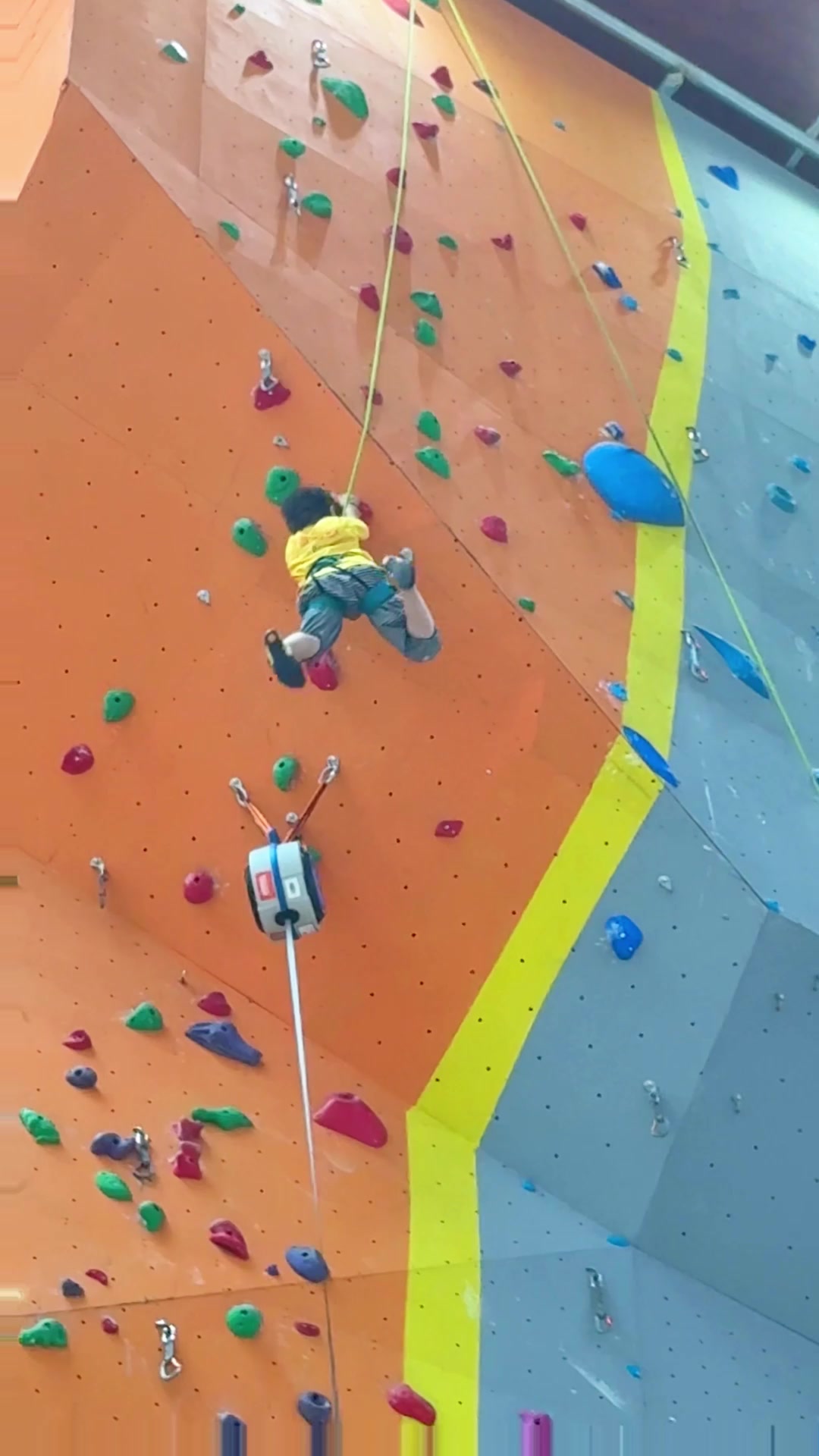 ...练就孩子骨子里的勇气与韧性#少儿体能训练 #攀岩 #运动小健将 #体...