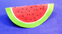 用纸折个西瓜玩,小孩子很喜欢,做起来挺简单