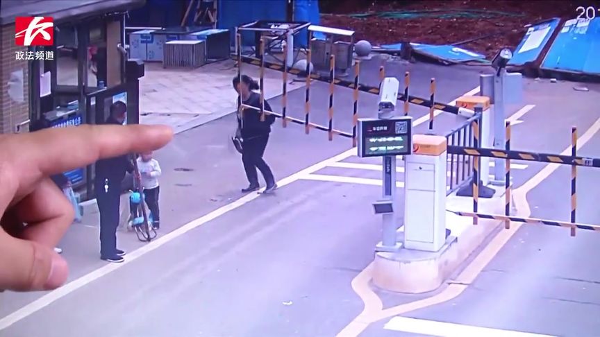 小区挡车升降栏杆失控砸中业主致脑震荡,家属质疑设计不合理