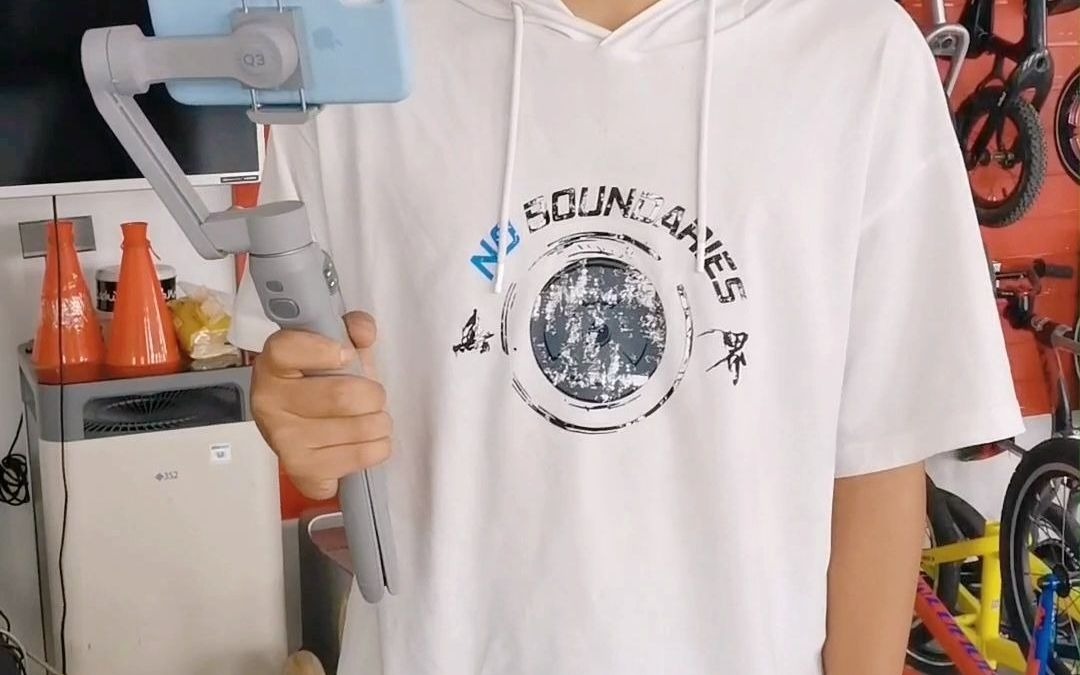 赛场拍摄无惧奔跑,智云Q3稳定器到底怎么样?#动车戴头盔#智云Q3...