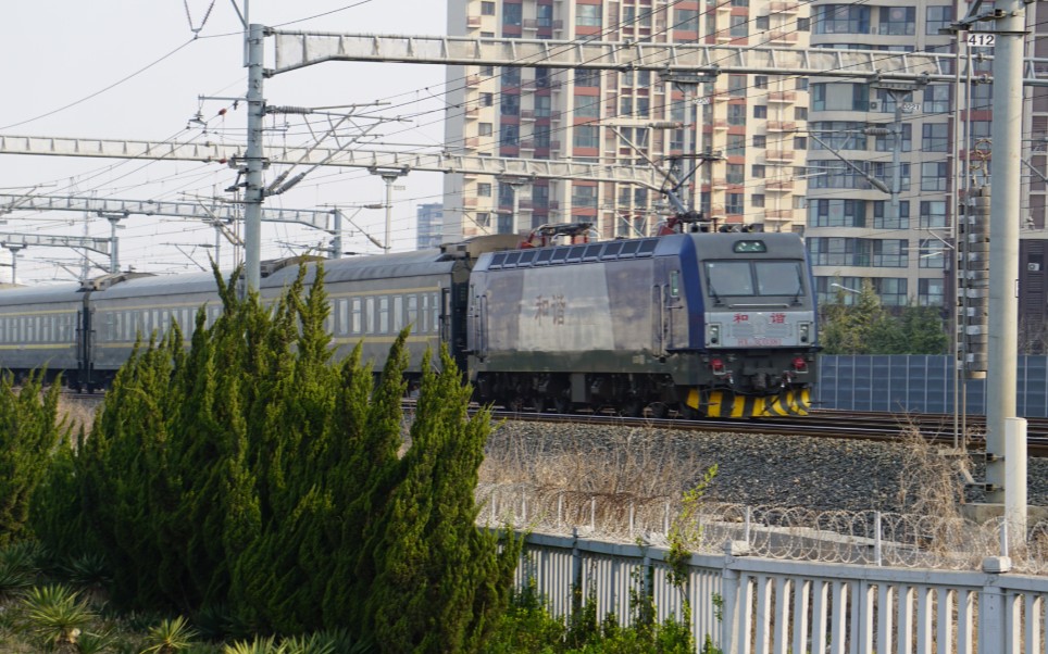 济局青段HXD3C-0382牵引K207次列车前弓运行