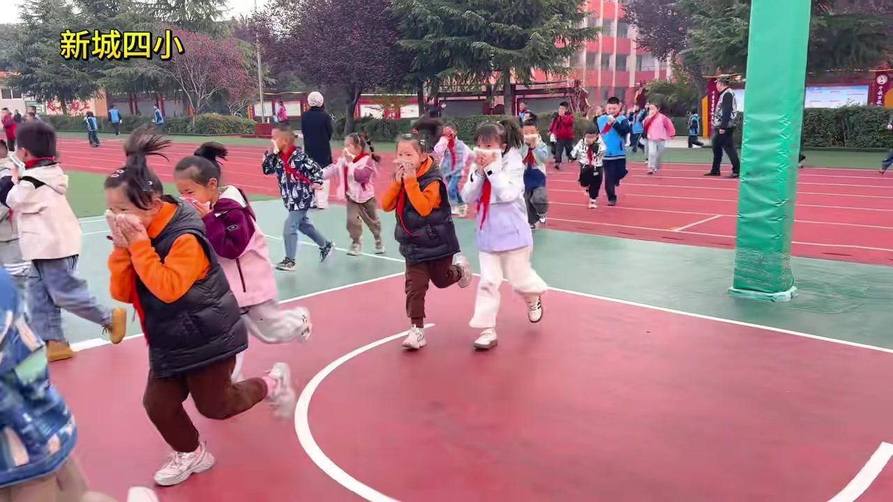 在全国消防日来临之际,韩城市退役军人志愿服务队联合市消防救援...