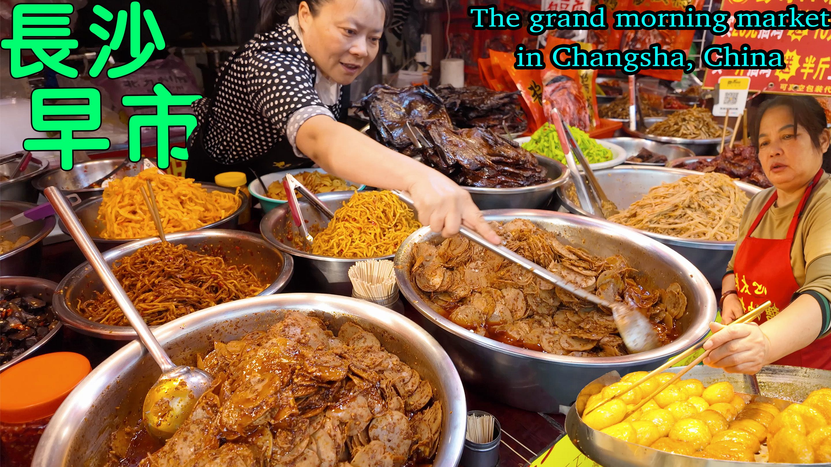 中国湖南长沙大早市,碳水炸弹糖油粑粑,三十年传承粉面馆,探索长沙上...