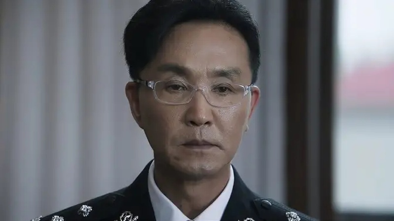 破冰行动:男人被自己老大抓住,被怀疑是卧底