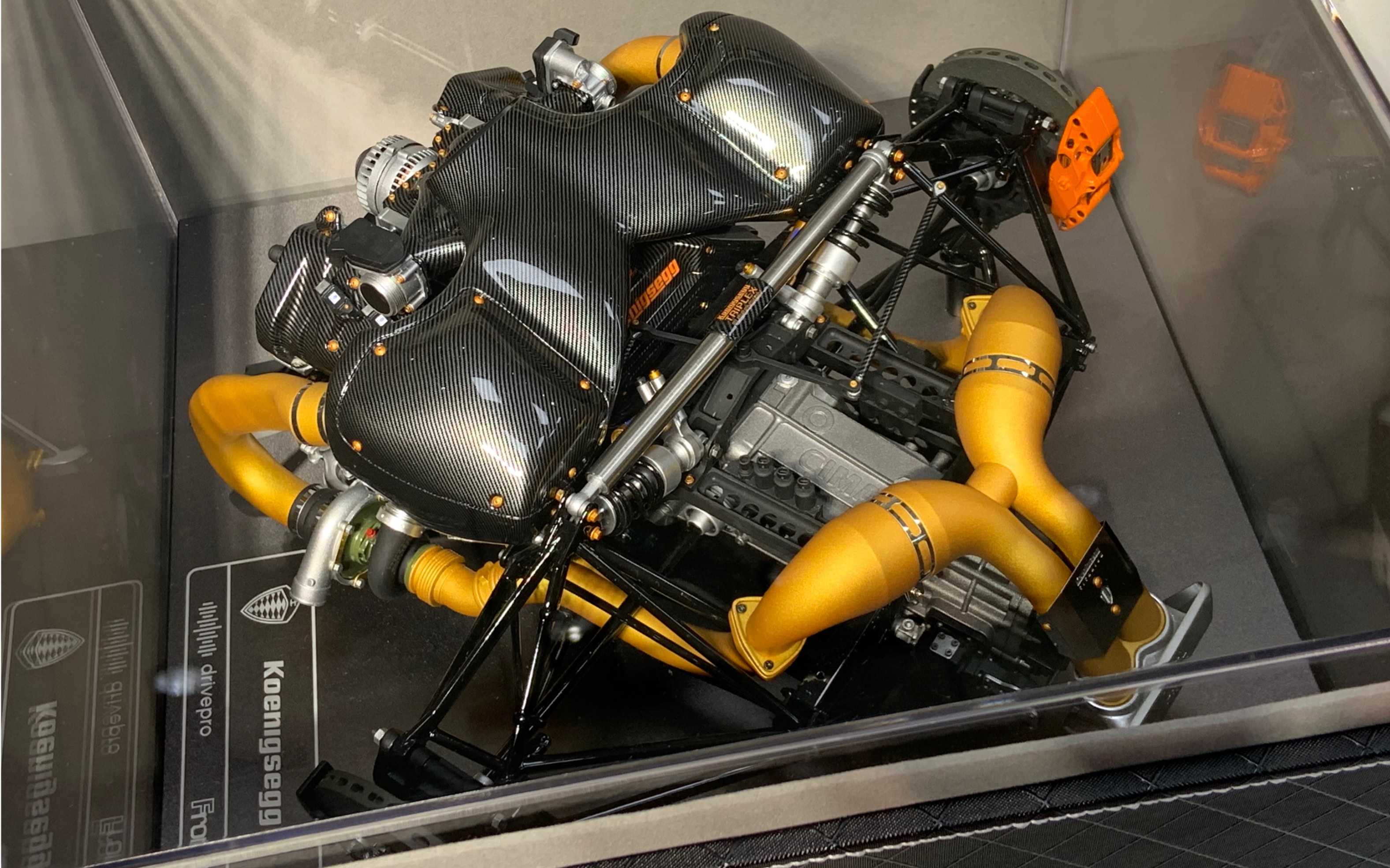 FA 1:6 柯尼塞格one 1 引擎,由800多个零部件组装形成,全手工制作,每...