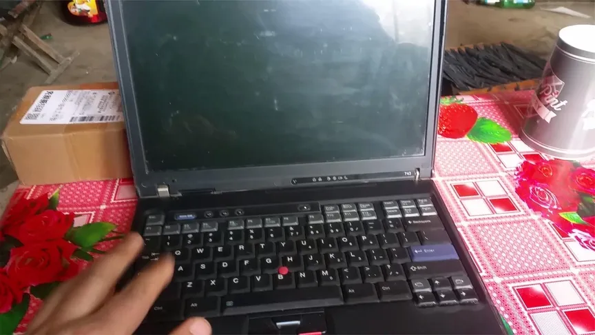 给快20年的IBM ThinkPadt43笔记本电脑更换主板电池