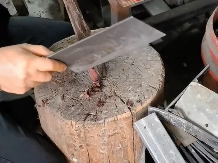 ...4.3%,v8%,热处理1210℃,570℃回火三次,硬度HRc66-68,测试结果:只能