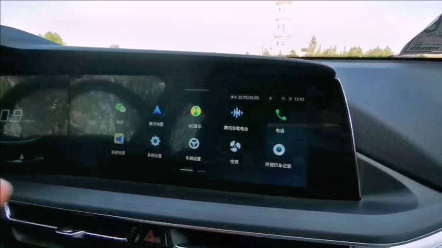 2021款CS75PLUS车内新增无线充电车载微信功能