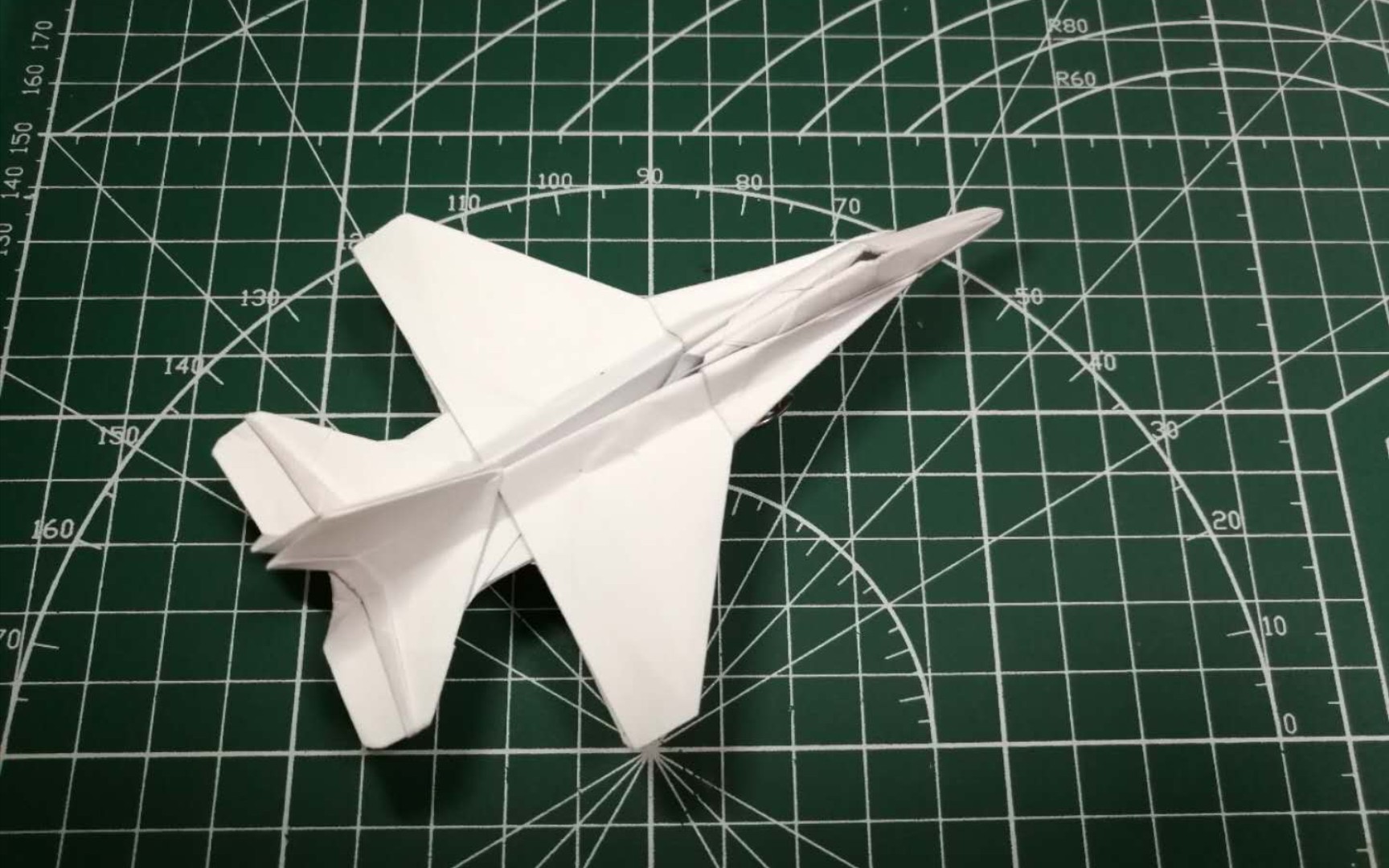 【折纸飞机】F16长条纸折法(原创),半张A4纸纯折不剪裁可飞行。