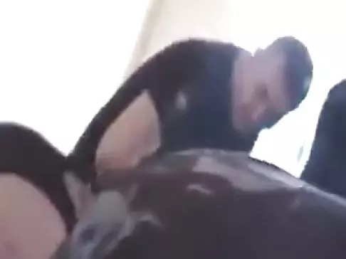 俄罗斯监狱数名军警暴力殴打犯人