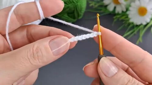 零碎毛线千万别扔,教你简单手工编织几针,成品不仅美观还实用