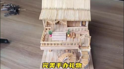 小伙用废弃冰棍制作一件完美手办模型礼物,太牛了