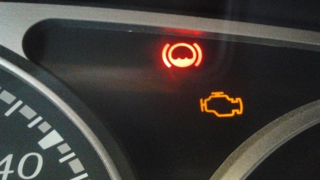 发动机故障灯亮却没有异常 会有问题吗?