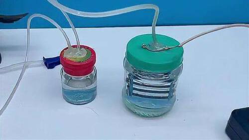 动手实验!用废旧电池芯DIY氢气发生器,安全制作可燃气体全教程