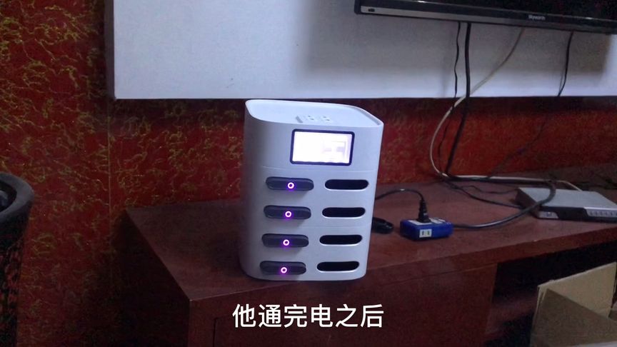 因后台私信拍一段介绍一下当下各个共享充电宝的功能和自我创业。