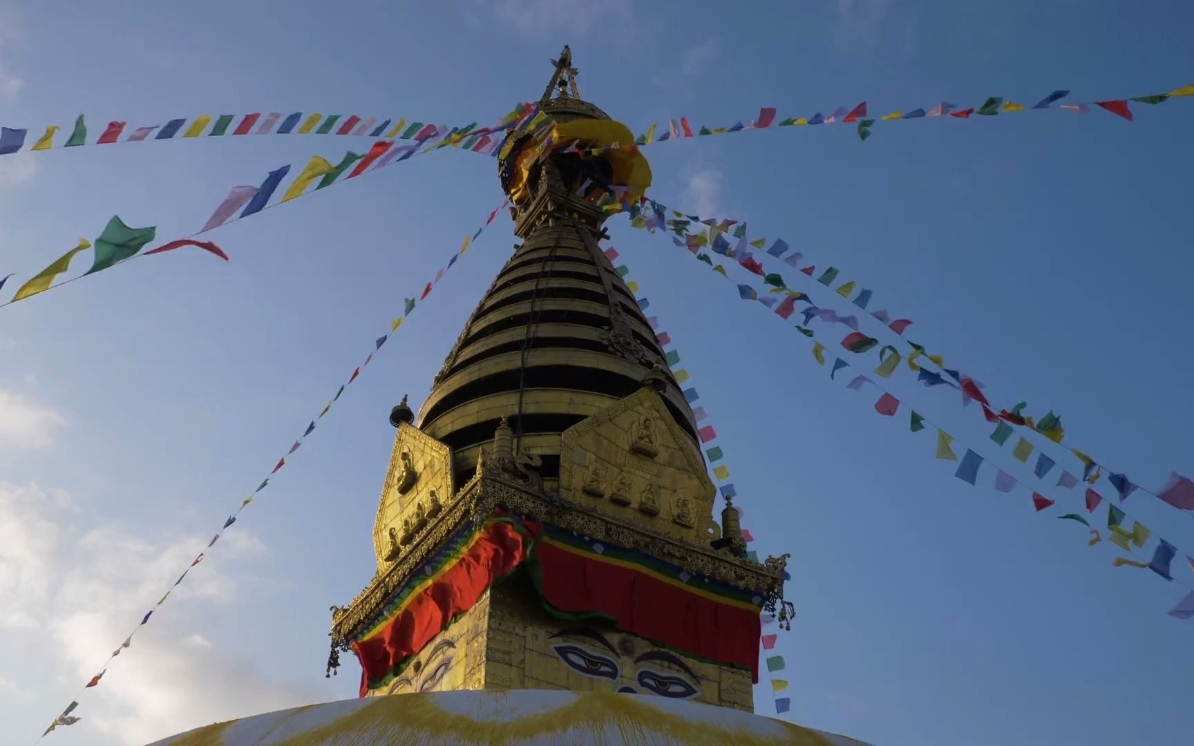 加德满都山谷上的古老宗教建筑壮丽景色视频素材