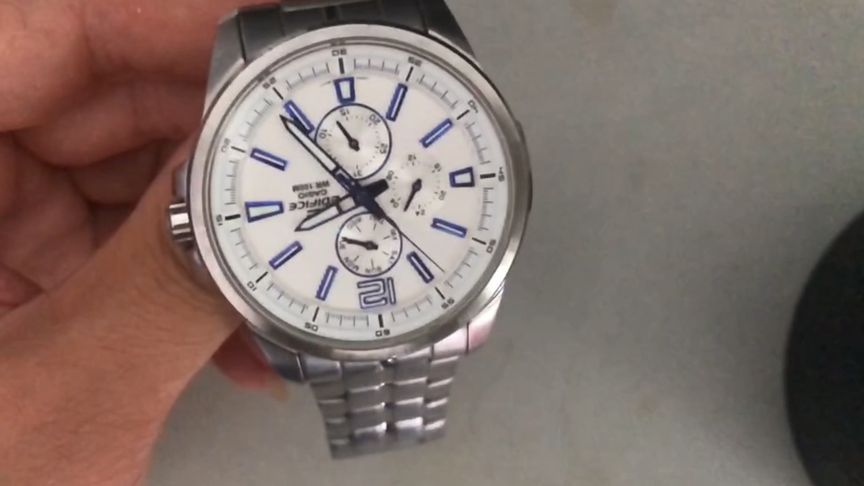 用了十年的卡西欧手表没电了,今天自己动手换了电子,轻松搞定!