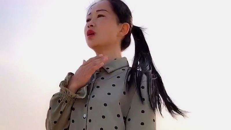 美女歌手一首民谣《一路向北》,优美的歌声,超级好听!