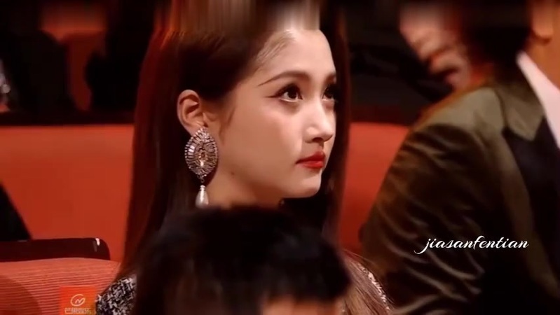 微博视界大会内场怼脸镜头不会骗人…普女和女明星一眼可知!