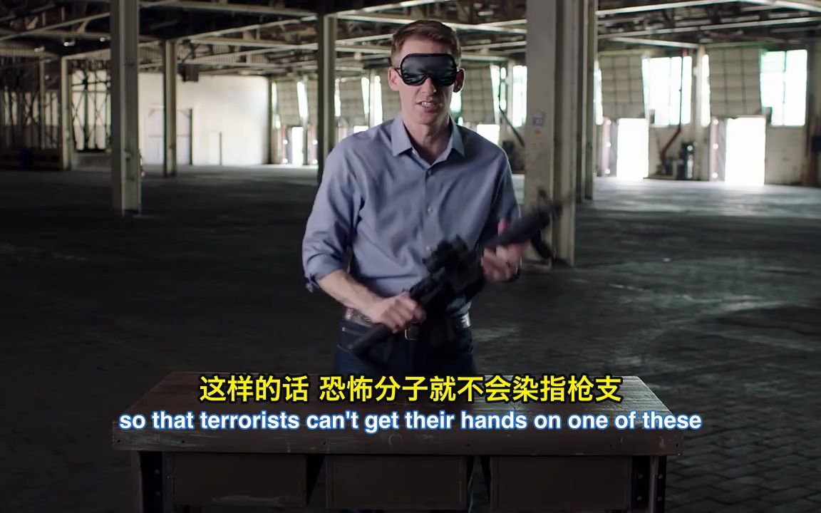 美国控枪的悲歌:蒙眼组装AR-15步枪,动作丝滑却内心凄凉