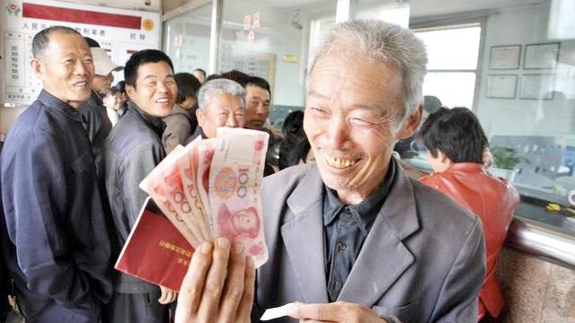 企业退休按新标准调整的养老金,什么时候补发给退休人员呢?