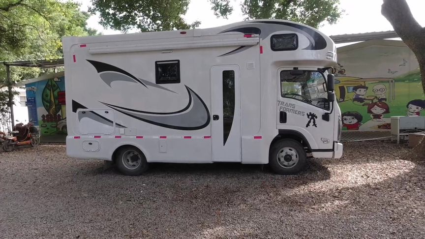 中国第一辆纯电动房车,有25度电,300升水箱,到底值不值得买?