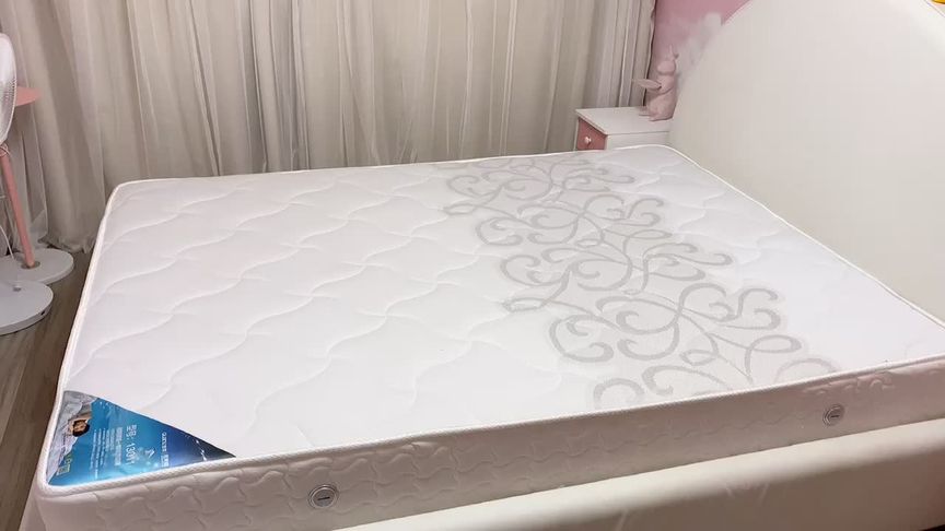 这个很实用的床笠,不仅可以保护床垫,铺上四件套还可以防滑