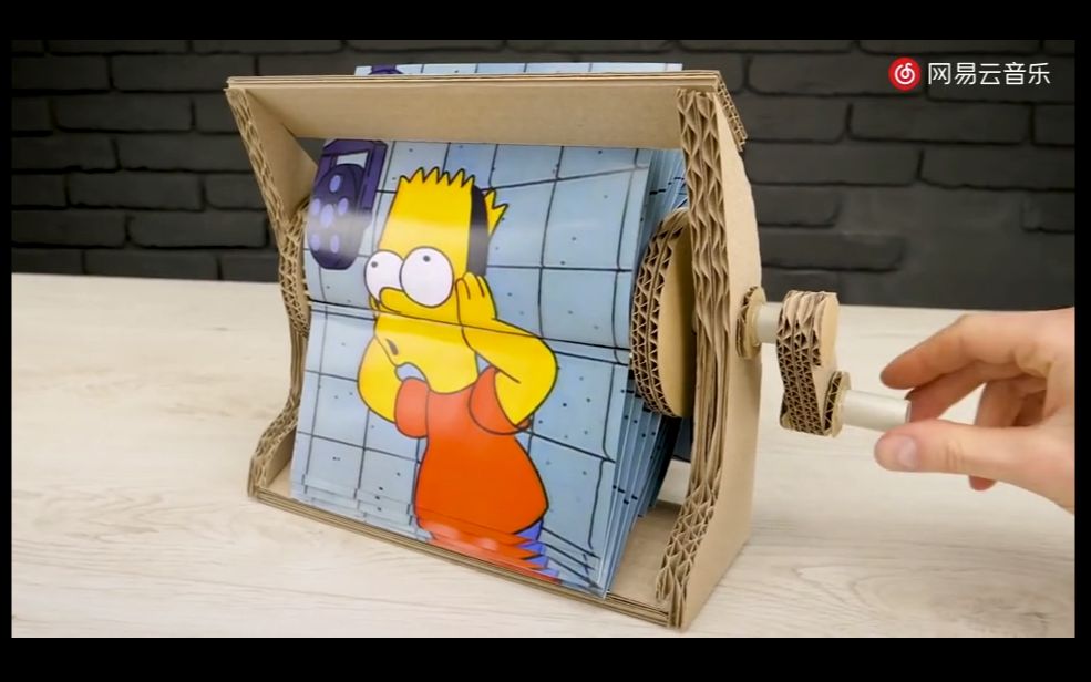 如何在家制作翻页动画机,这就是一个电影放映机啊!