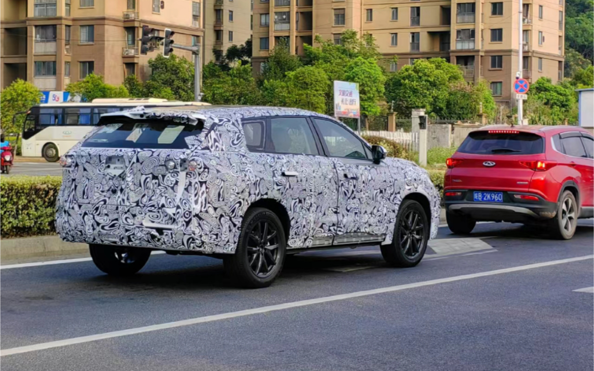 奇瑞T26中大型7座SUV 中期试验车