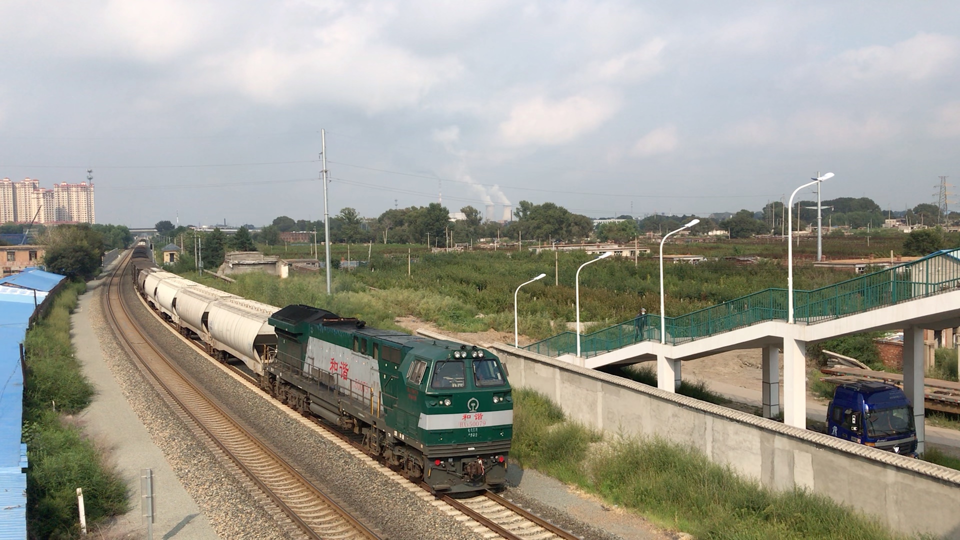 齐北线上行 哈局牡段HXN50079牵引40168次摘挂列车 提速轰鸣通过 ...