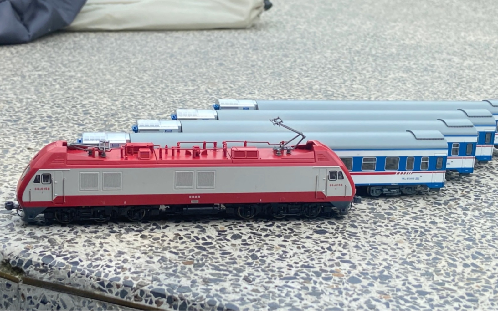 {n比例火车模型测评)KUNTER大大滴良品 通过模型看历史 T31/32次 ...