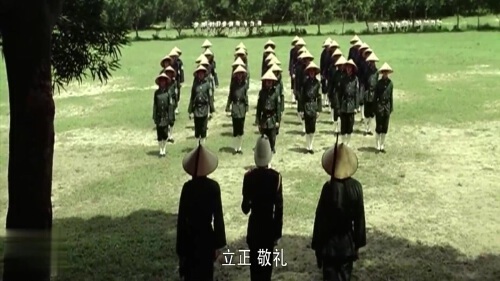 A计划:经典香港电影,新兵偷笑,结果长官下令直接枪毙