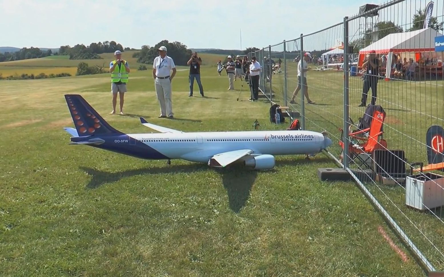 盘点那些外国航模比赛大型“炸鸡”现场:玩得是心跳,摔得是钞票!