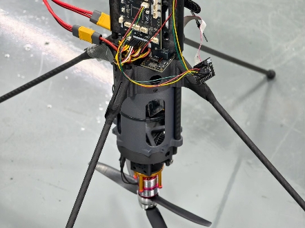 矢量共轴反桨无人机