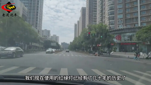 "3个变9个"!新版"九宫格"红绿灯火了,信号堪比奥数难看懂