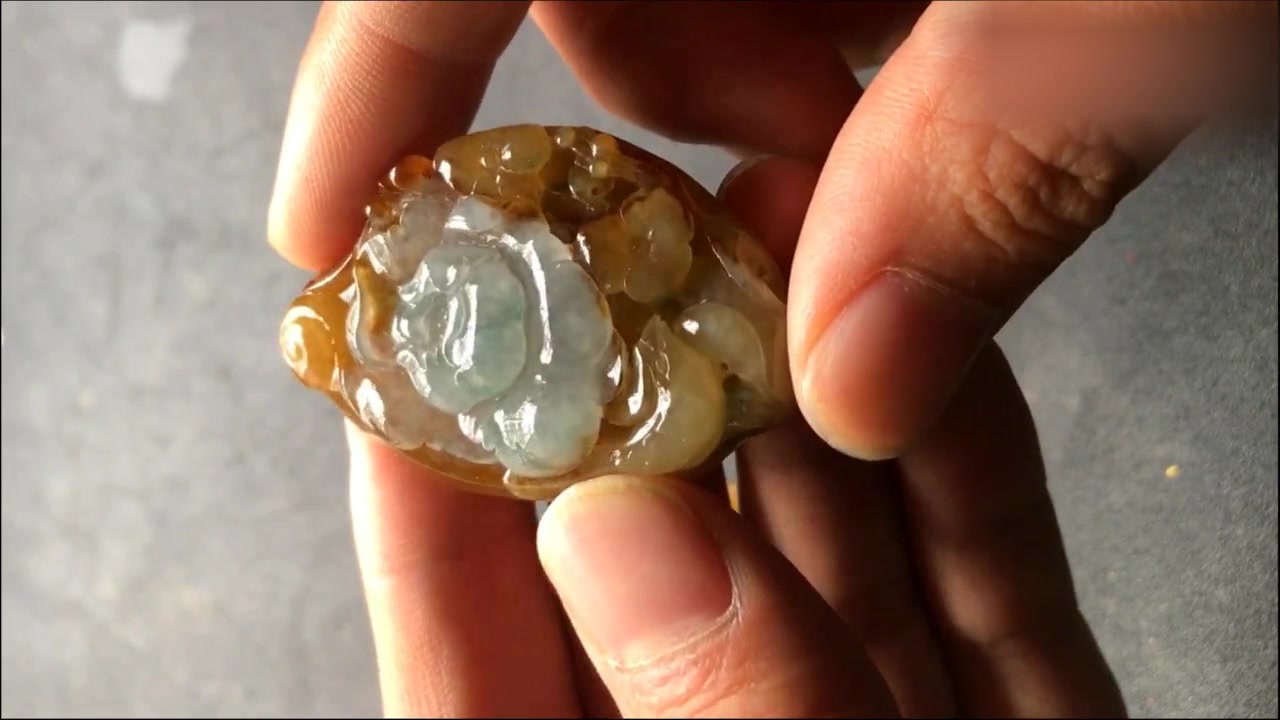 赌石直播:价值3500的翡翠原石,从原石到成品的蜕变整个过程!