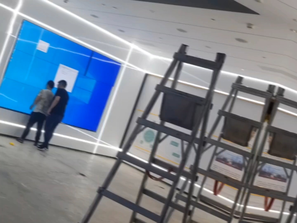 拼接屏+红外触摸框互动