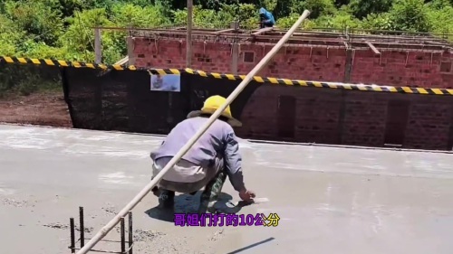 粉丝们那天算出来的混凝土方量是16方今天实际是14方悬殊不大