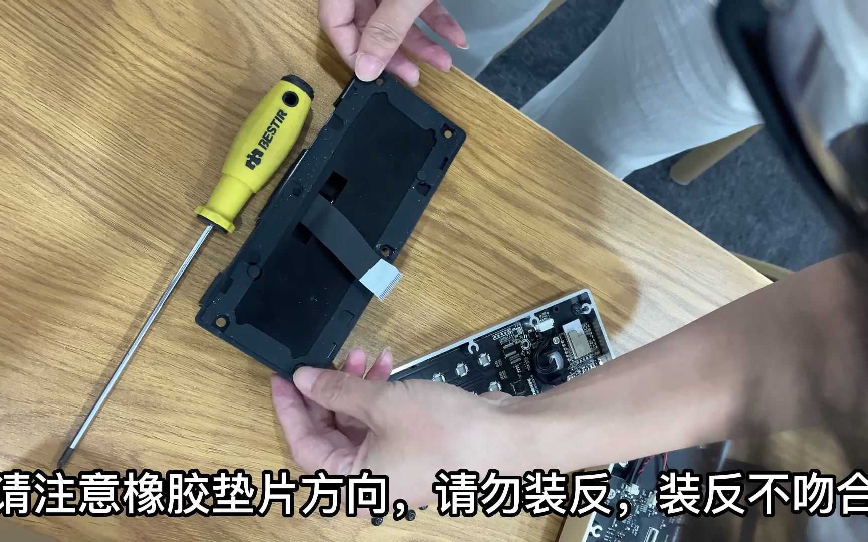 联恒玻璃门锁C1换向视频