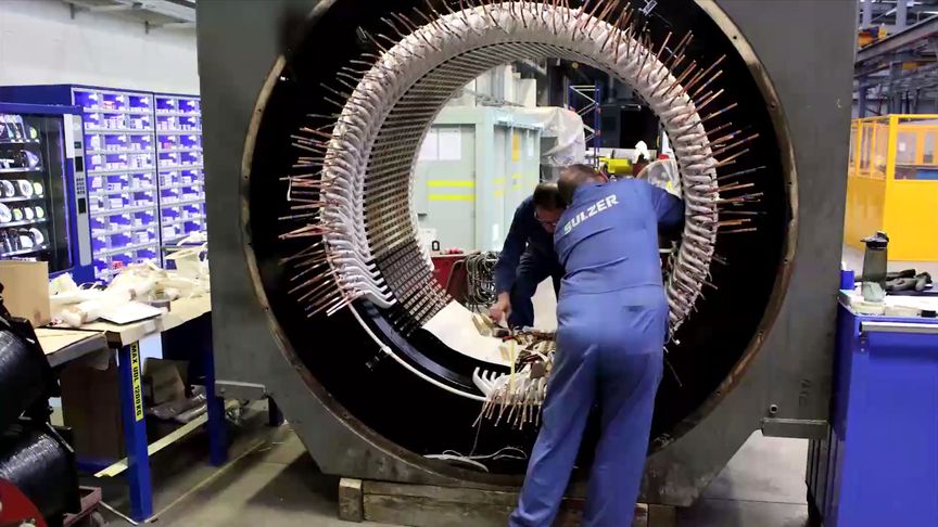 一台大型电机绕线过程,全是人工操作,难怪价值不菲呢