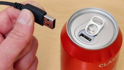 用可口可乐制作便携式USB充电器,网友:这个想法真的太大胆了