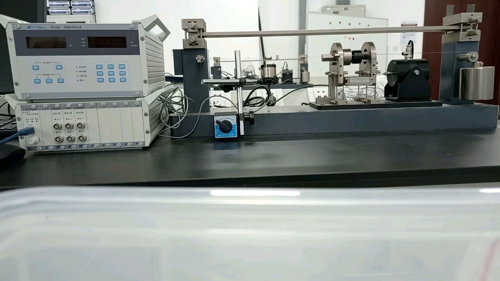 机械振动-实验一(1)三自由度系统各阶固有频率及主振形的测量