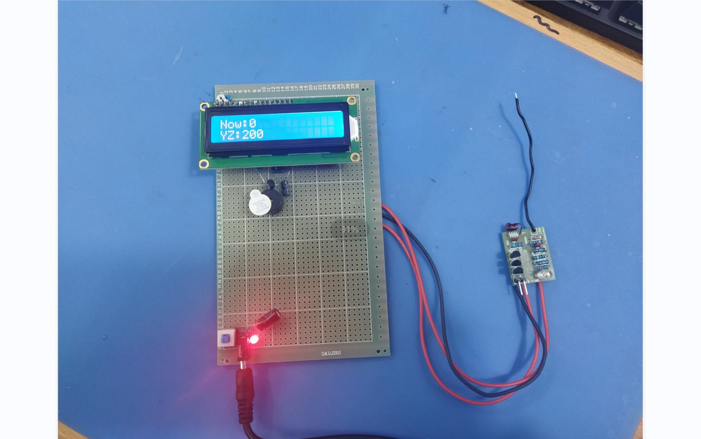 基于51单片机的电磁辐射监测仪设计-LCD1602-电磁波辐射-BELL-DIY...