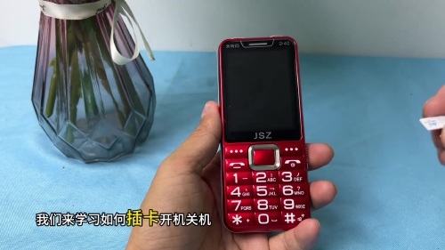 老人手机实用教程,第一天:如何开关机,解锁手机插卡和充电?