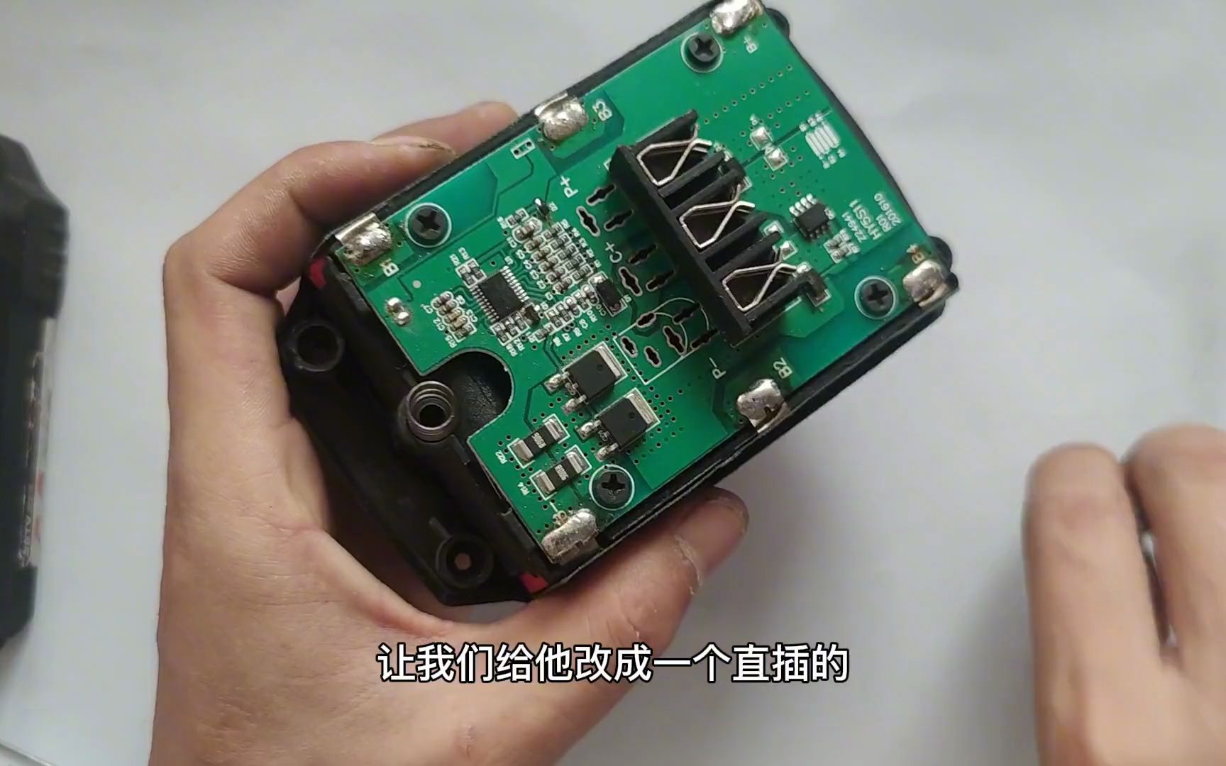 手电钻锂电池没坏,充电器也没坏就是不充电,看我如何解决的