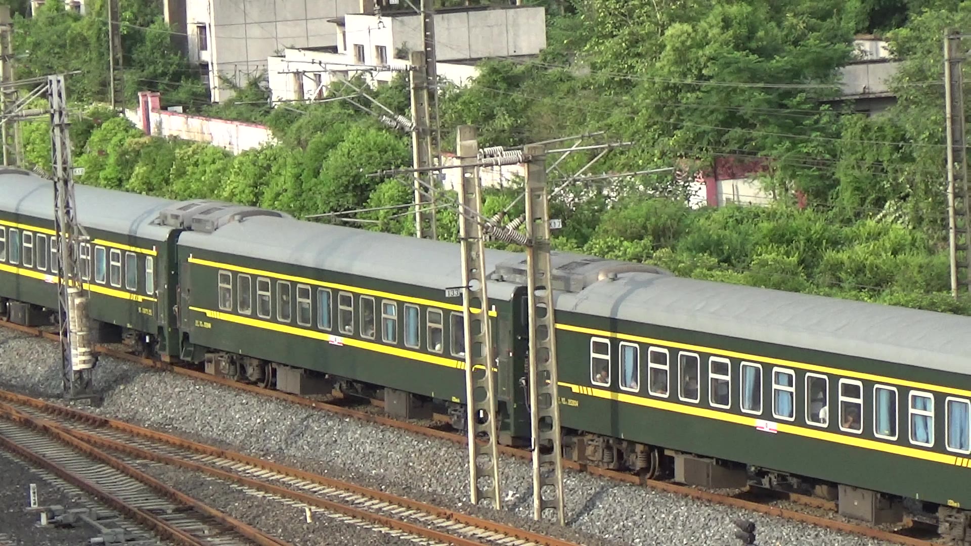 [火车][交汇]SS7D+25G[K817]北京西-成都&CRH2A[D5181]达州-成都东