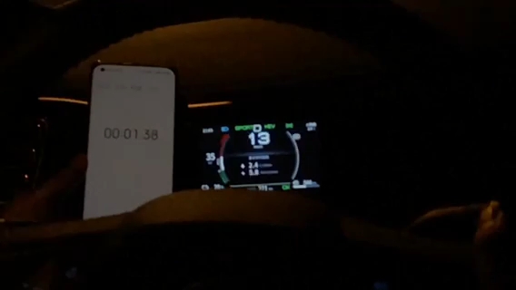 比亚迪秦plus DMi 120km版百公里加速实测,馈电状态混动模式,真7.3秒!